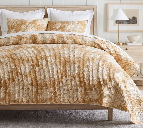 Bedding Looks Patterned Desktop | Pottery Barn