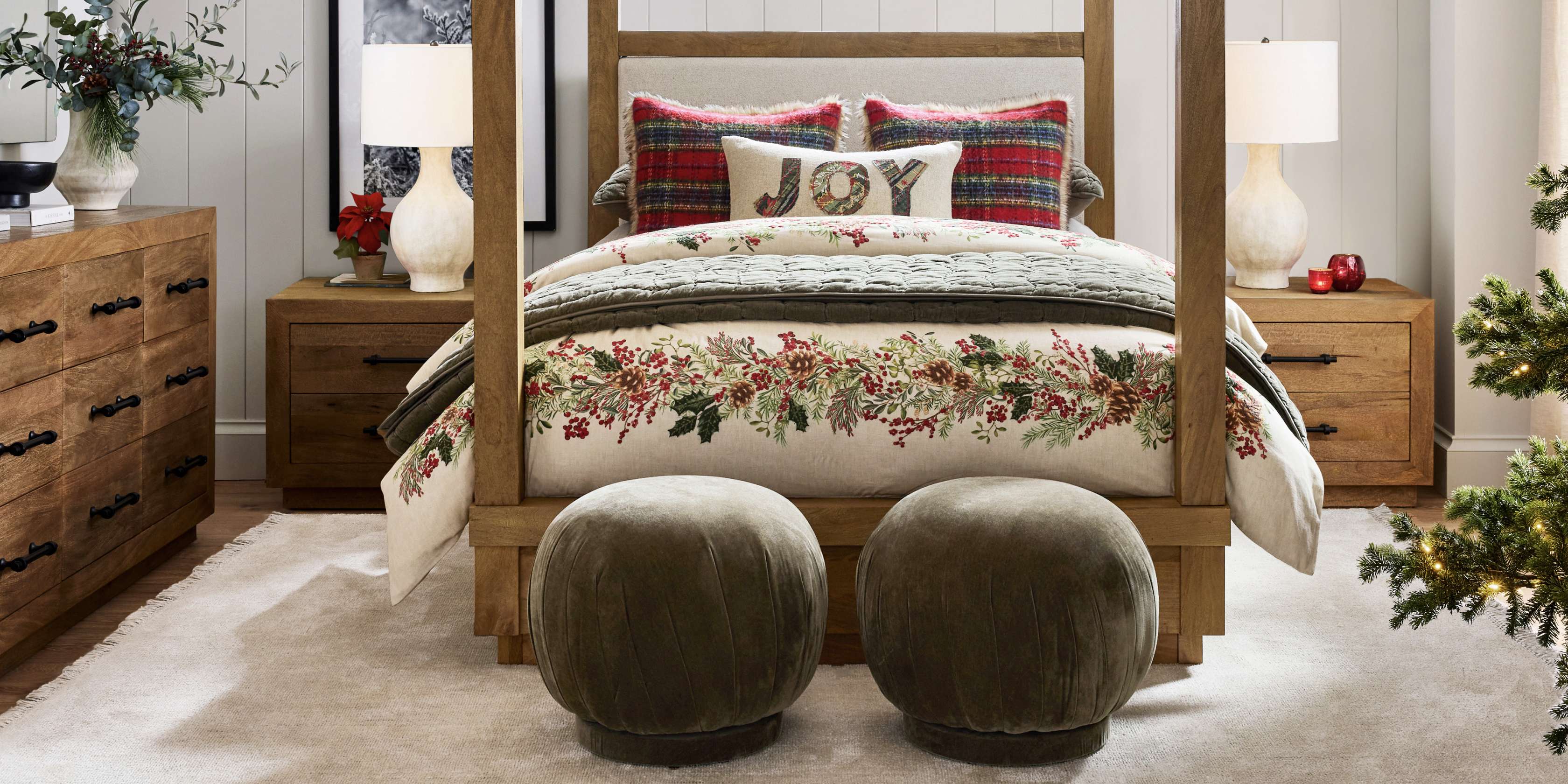 Oakleigh Holly Berry Duvet Bedroom | Pottery Barn